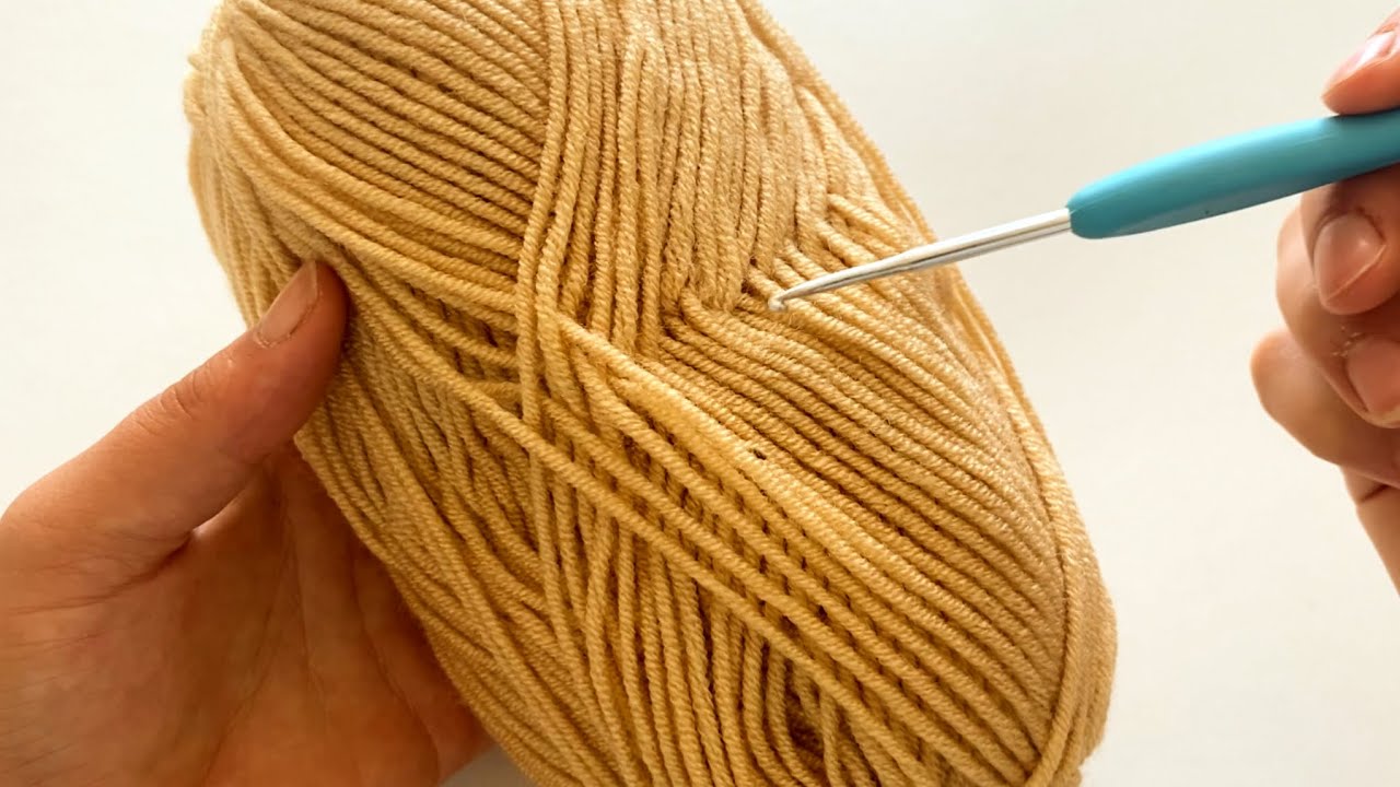 Oh my god! what a beauty🧶 I've never seen this style of crochet before ...