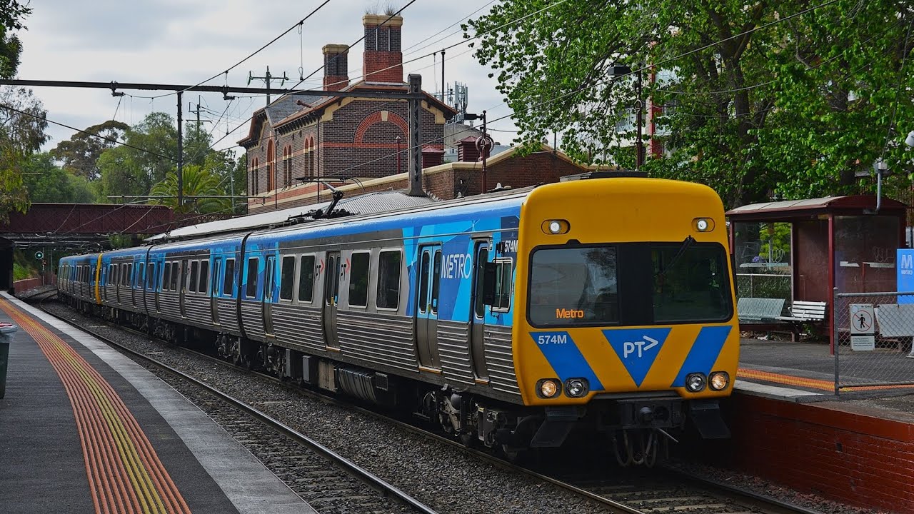 Comeng 568M-574M on Driver Training - YouTube