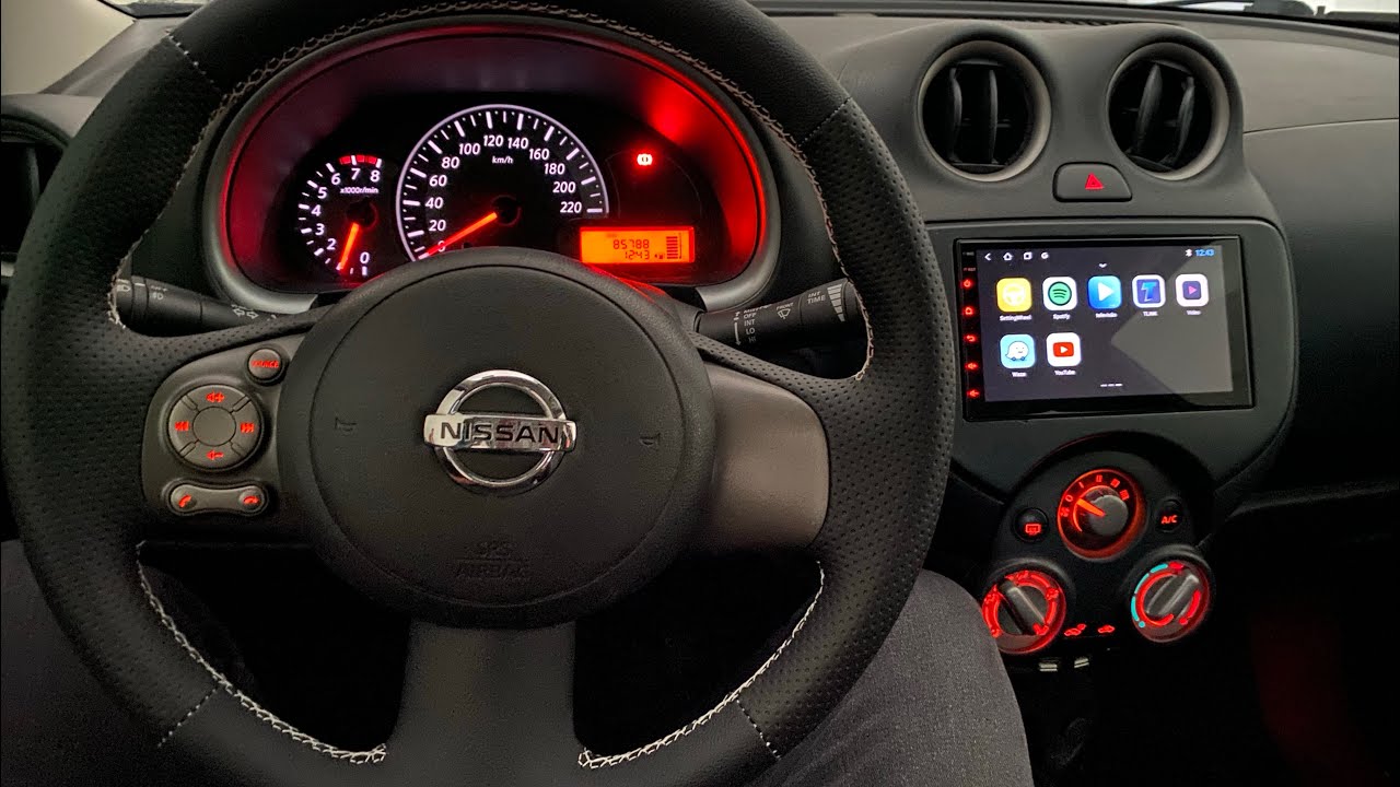 Nissan March com volante multifuncional instalado no sistema original ...