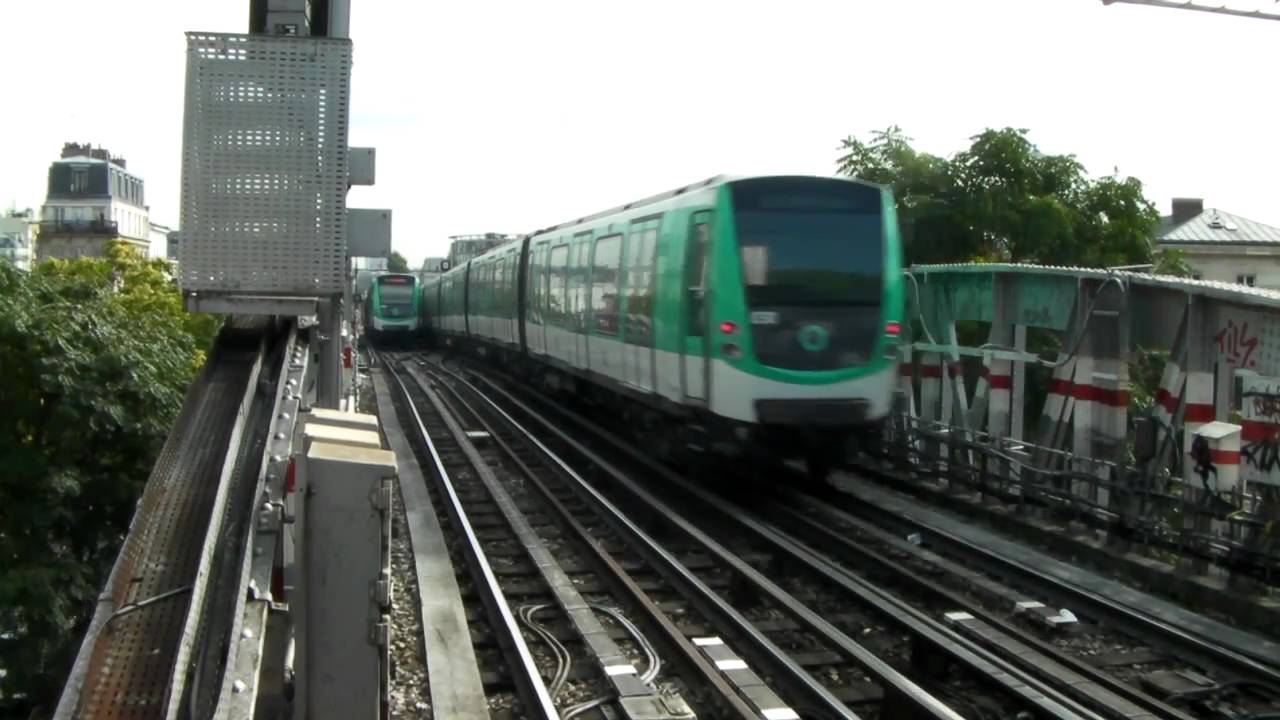 Paris-Metro (Barbes-Rochechouart) - YouTube