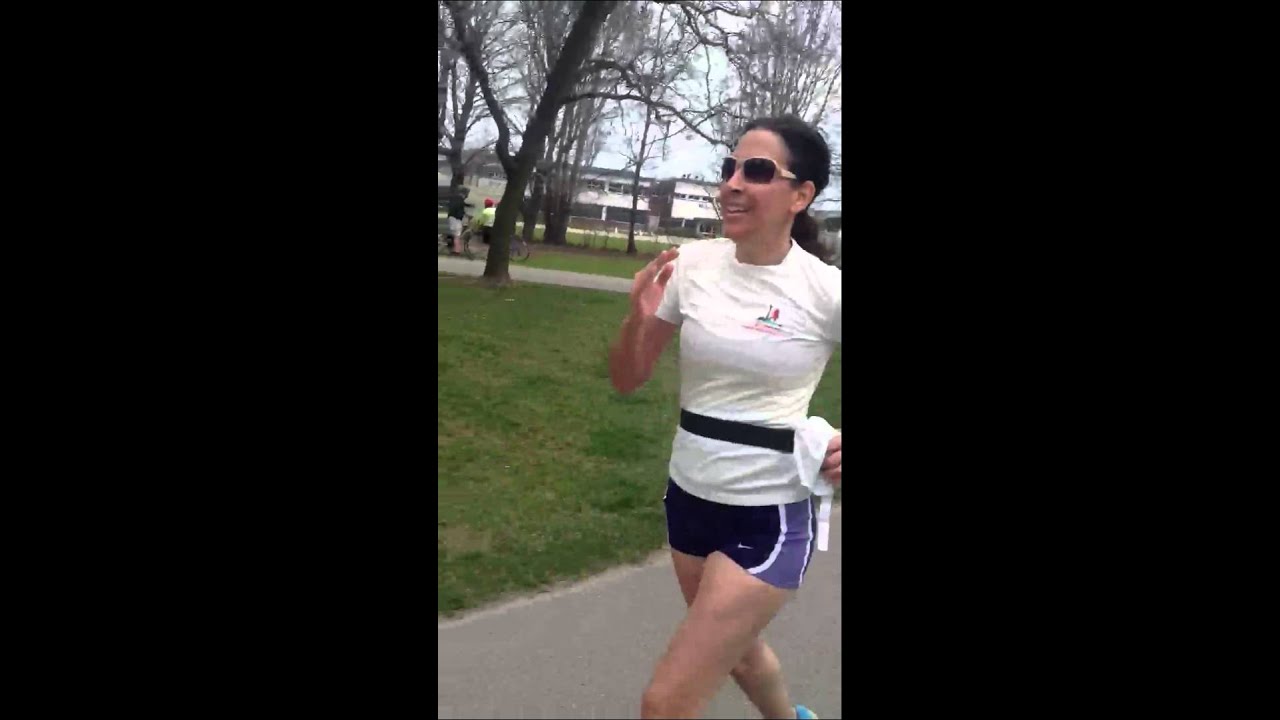 Sub 1 hour 10k - YouTube