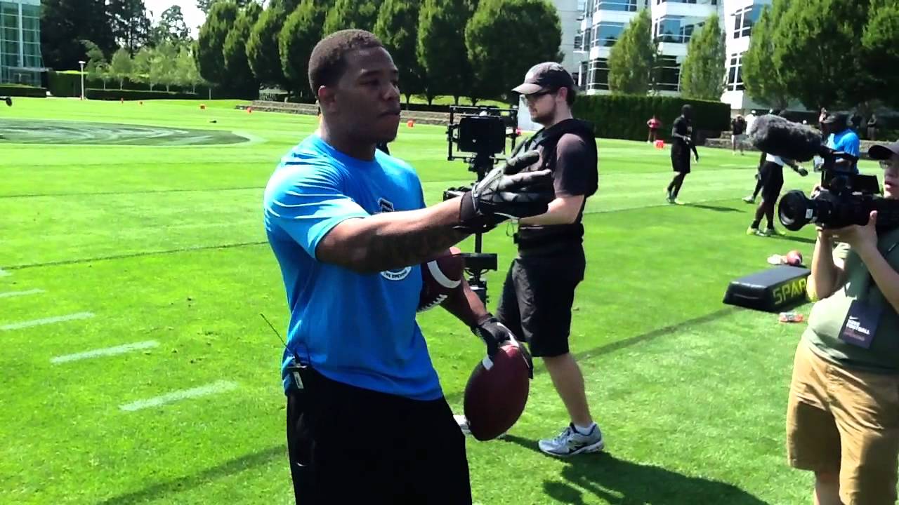 Ray Rice coaching 5-Star LB Matthew Thomas - YouTube