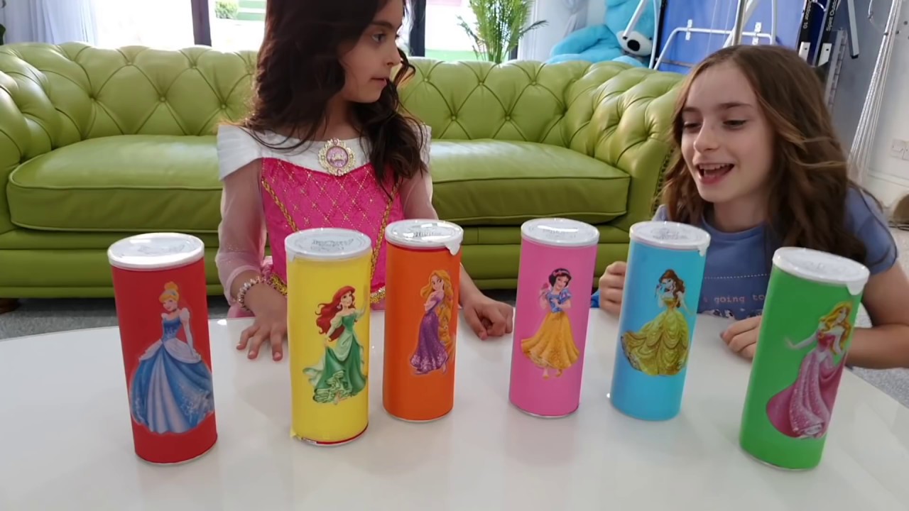 Pretend Play as Princesses with MAGIC DRESSES - YouTube