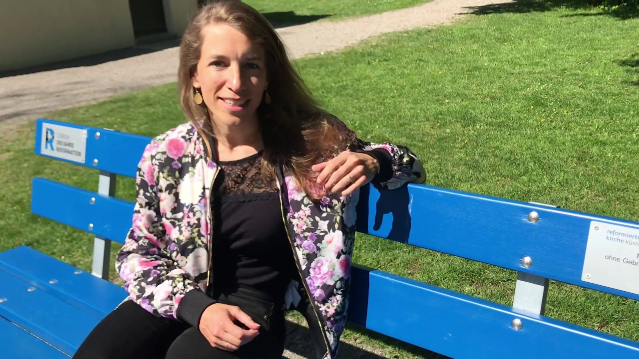 Wanderung zum Reformationsbänkli mit Pfarrerin Judith Bennett - YouTube