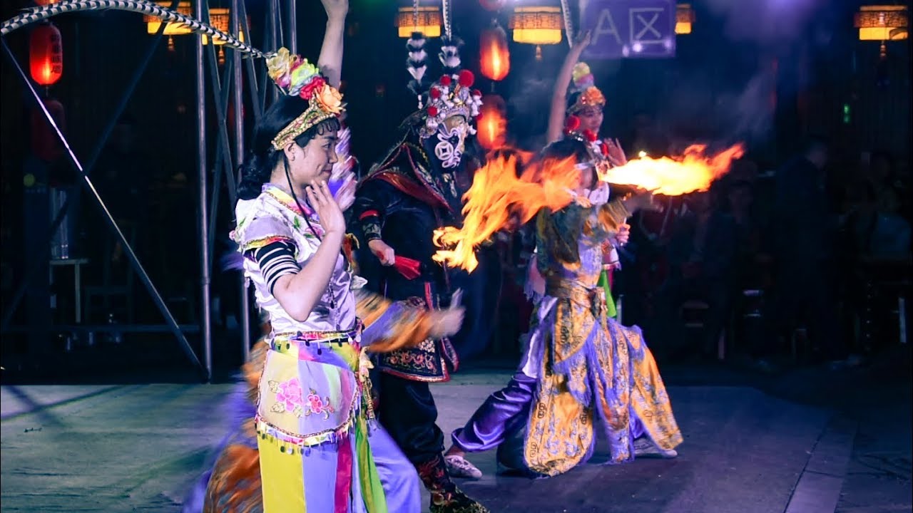 Sichuan - Face Changing - 变脸 - YouTube