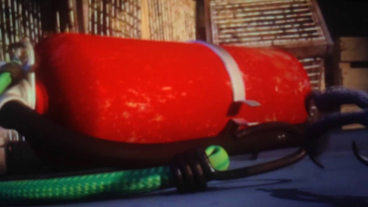 Rio:Nigel goes into plane propeller - YouTube