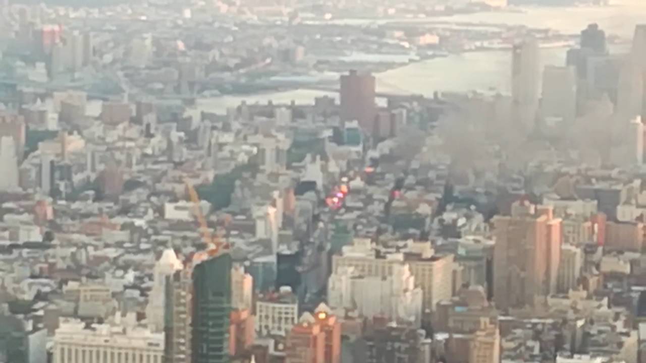Manhattan on fire - Footage from Empire State Building (top deck) - YouTube