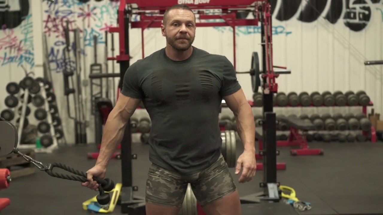 How to Perform a Cable Woodchopper | Tiger Fitness - YouTube