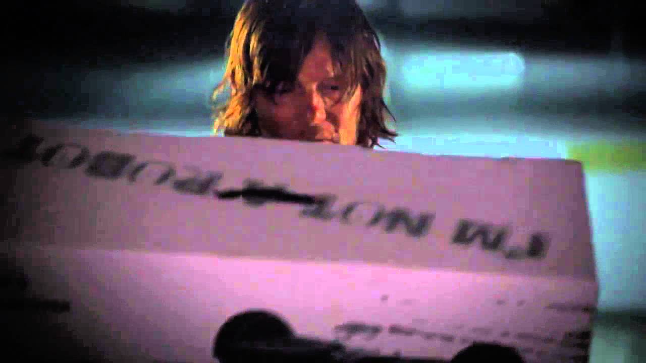 Norman Reedus vs Hoverboard Zombies (Daryl Dixon en The Walking Dead ...