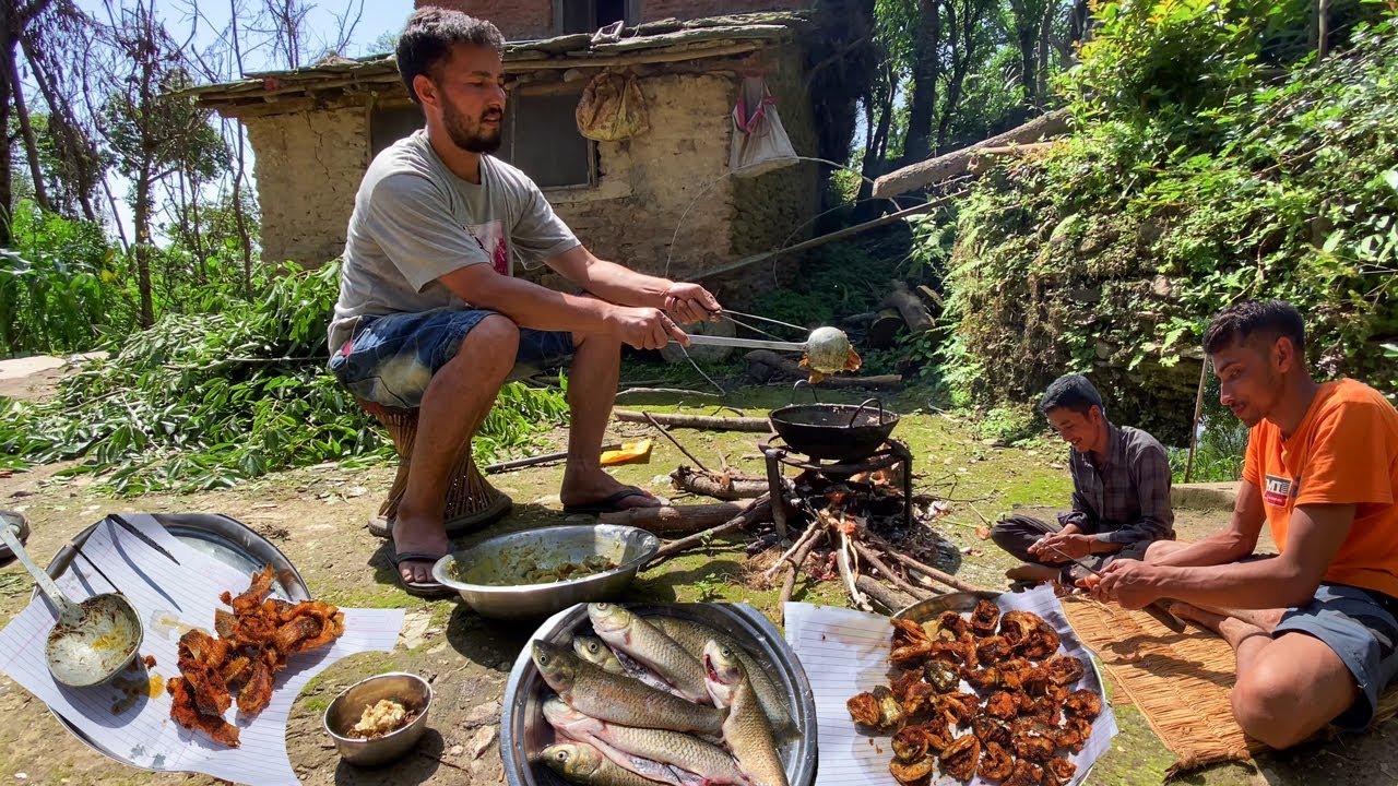 Catching fish and cooking in Traditional way | Nepali Kitchen | Rural ...