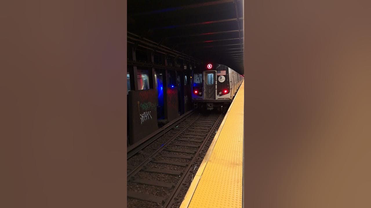 Manhattan 95th Street Bound R160A R trains action at Bay Ridge Avenue - YouTube