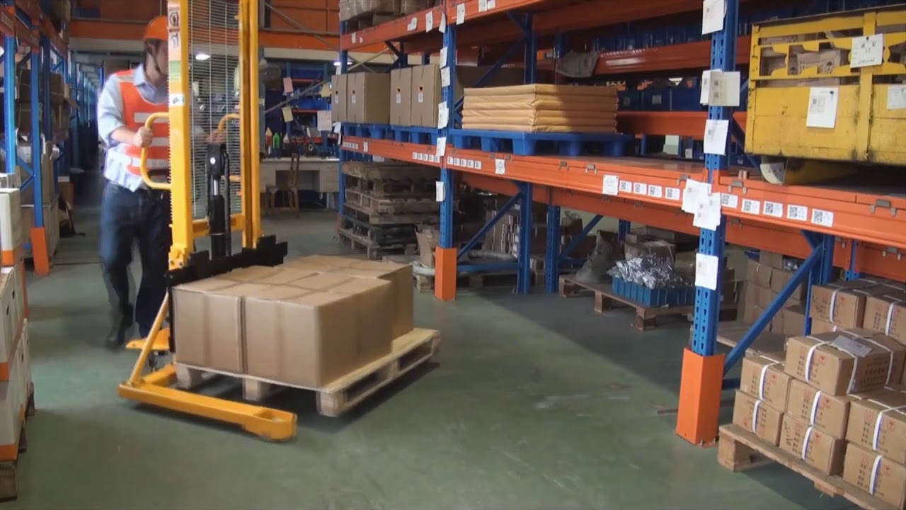 Manual Straddle Stackers - 1,100 & 2,200 lbs Capacity - YouTube