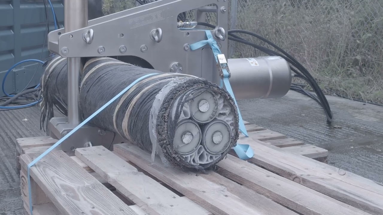 Webtool HCV330 Wire Rope Cutter in action - YouTube