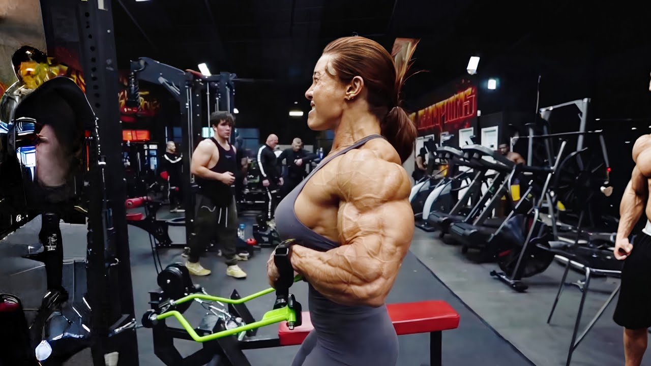 An DaJeong Korean Muscle Beast Woman Bodybuilder - YouTube