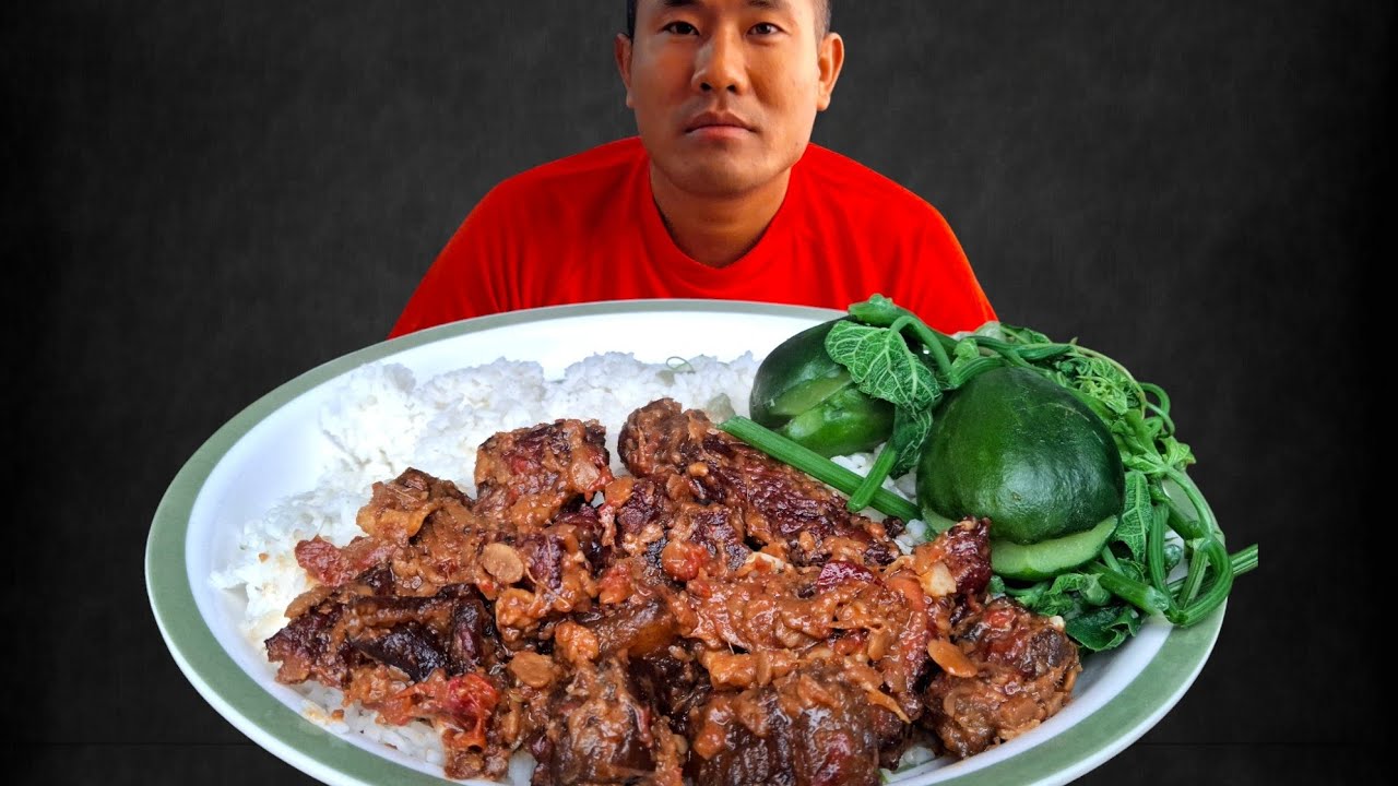 Smoke pork with axone || akhuni || Northeast Nagaland . Naga mukbang ...