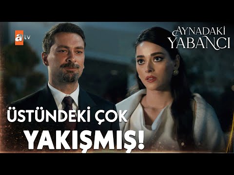 Emirhan, Azra'yı iltifatlara boğuyor - Aynadaki Yabancı 6. Bölüm