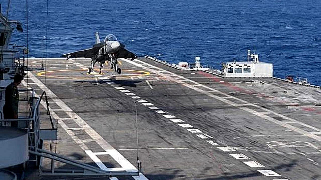 Most Spectacular Fighter Jets Landings & Takeoffs - YouTube