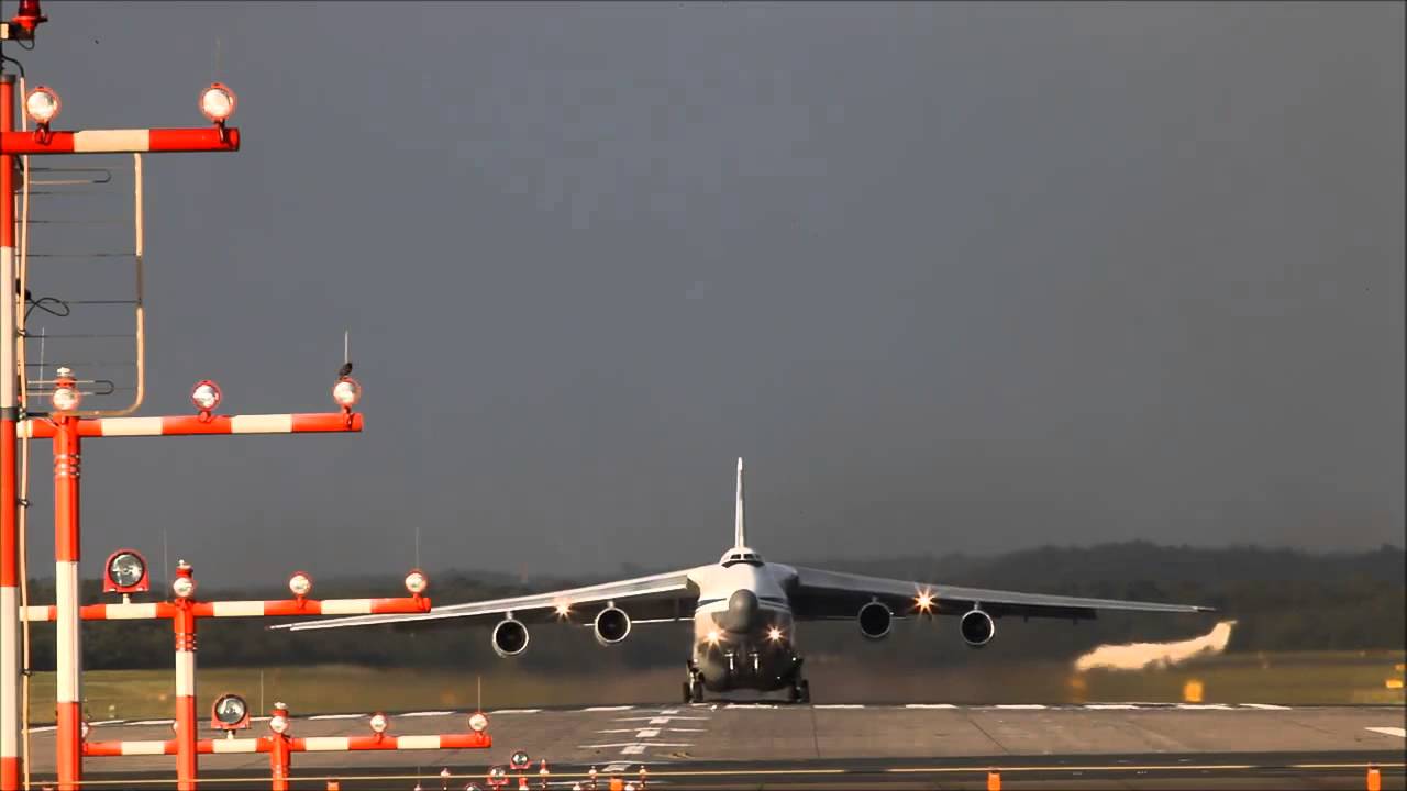 AMAZING ANTONOV AN-124 TAKEOFF Head-on view - YouTube