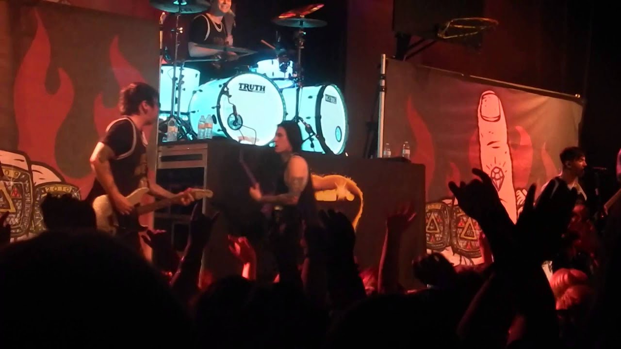 Falling in Reverse Live Rolling Stone - YouTube