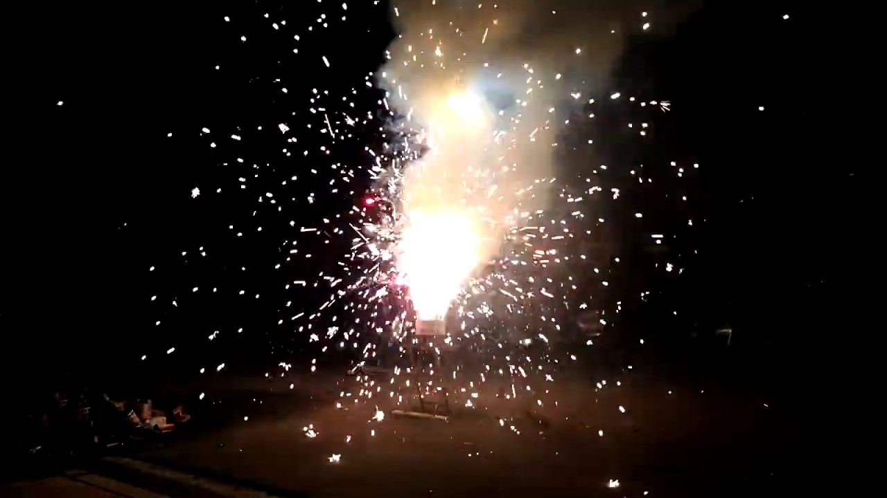 TNT Fireworks Centennial XL Fountain firework - YouTube
