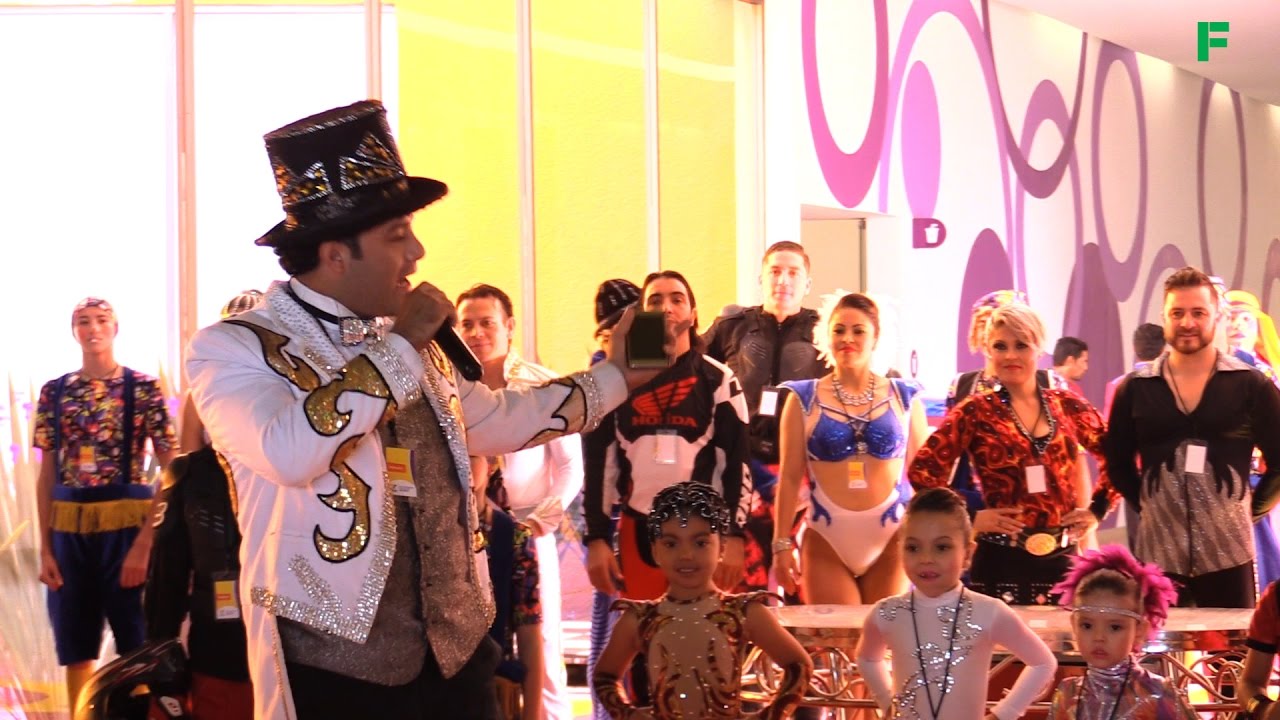Barley Circus ofrece espectáculo a niños del CRIT - YouTube