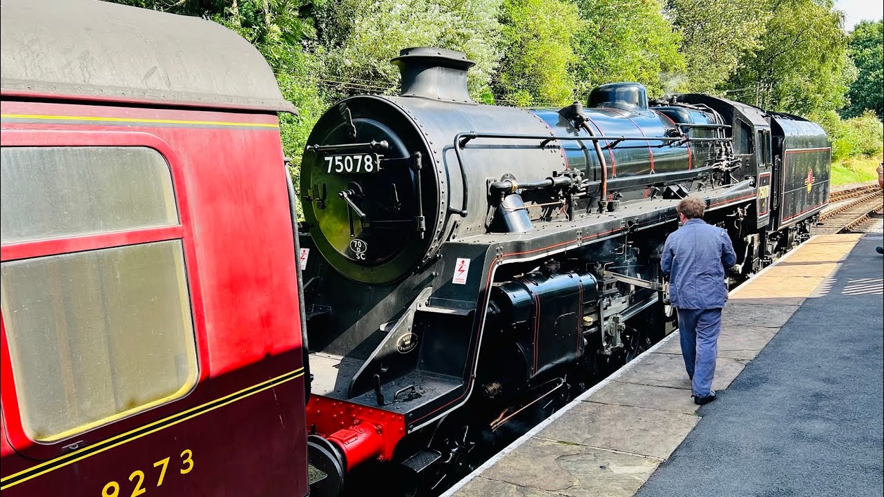 BR Standard 4MT 75078 steam engine climbs the tough gradient out of ...