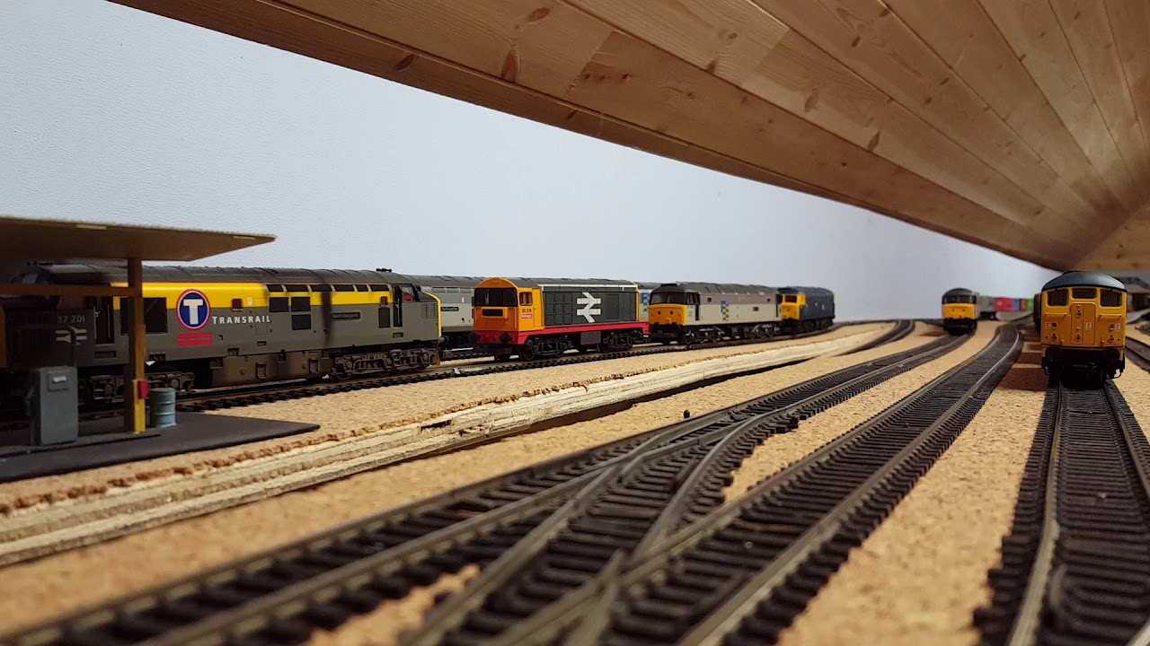 Evening freightliner with an RFD class 47 - YouTube