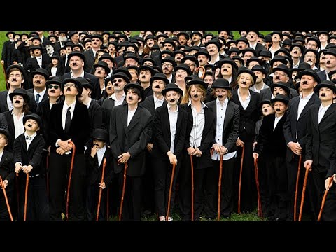 Centinaia vestite da Charlie Chaplin tentano record mondiale in Svizzera