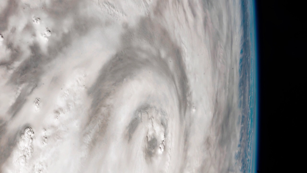 ISS Timelapse - Tropical Cyclone Donna (07 Maggio 2017) - YouTube