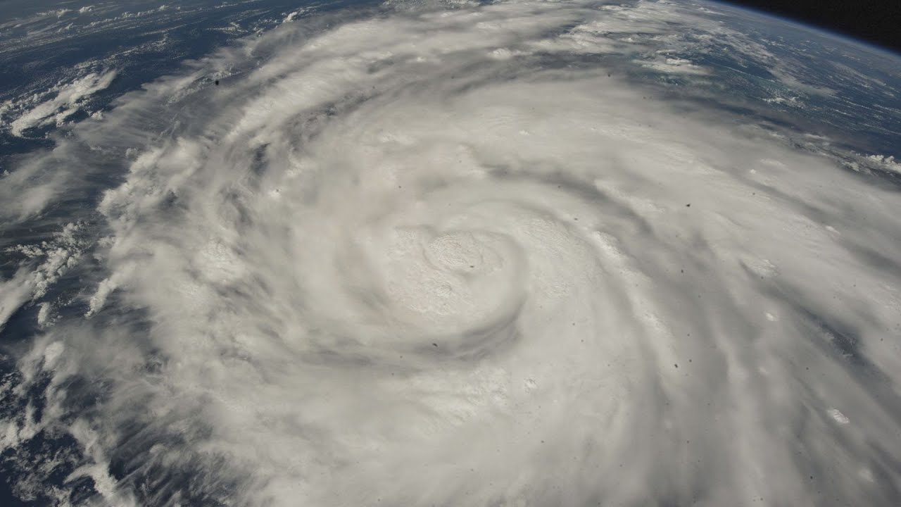 VIDEO | Hurricane Hunters fly directly into eye of Hurricane Ian to ...