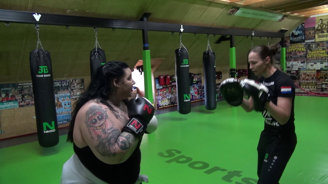 'She Hulk' Jackie daagt Famous Morena uit voor gevecht bij Boxing ...