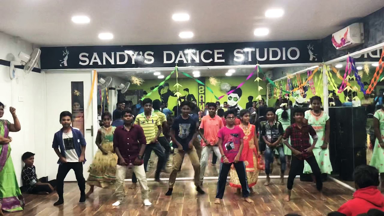 Sandy’s Dance Studio kids performance - YouTube