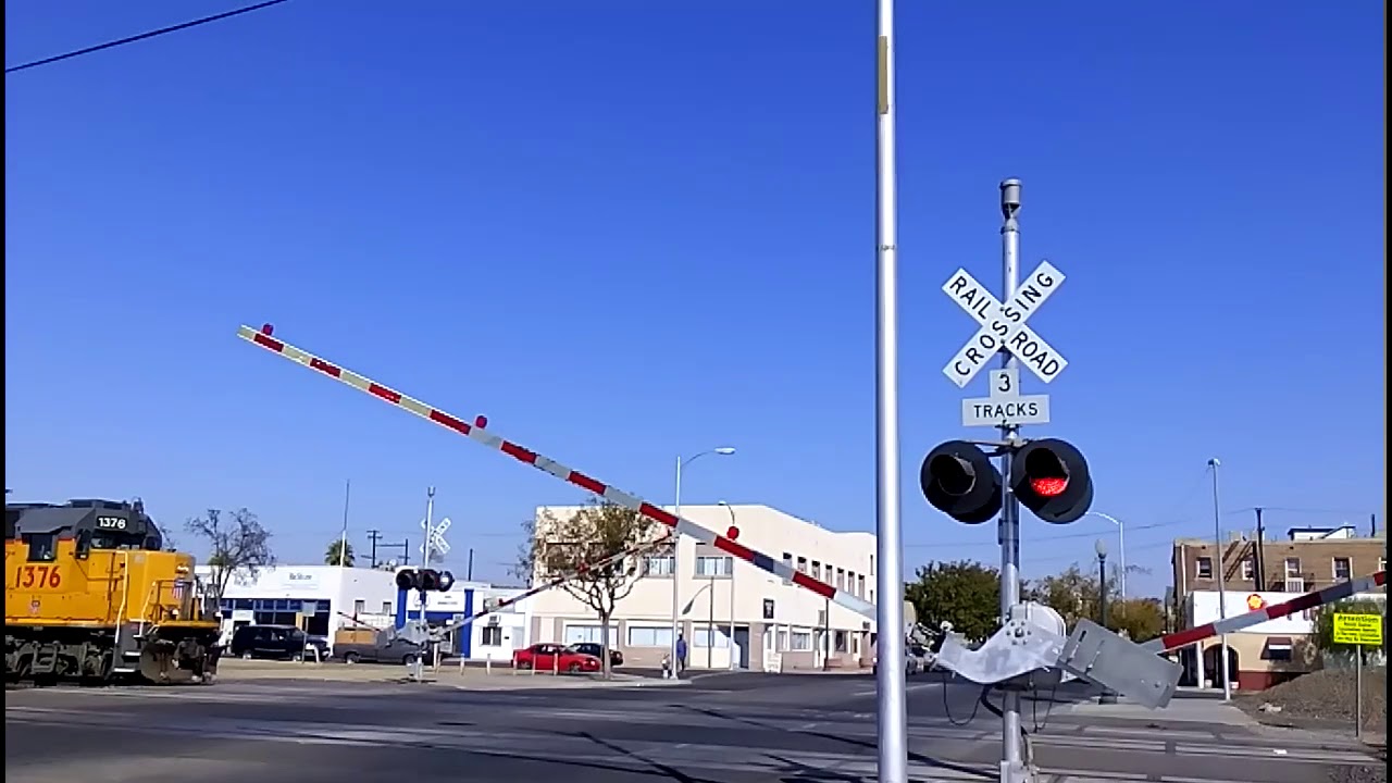 Baker Street Railroad Crossing 1 Bakersfield,Ca 10/28/2017 - YouTube