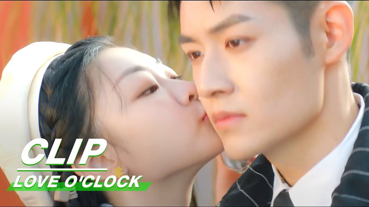 Clip: Kiss And Hug! | Love O‘Clock EP22 | 恋爱生物钟 | iQiyi - YouTube