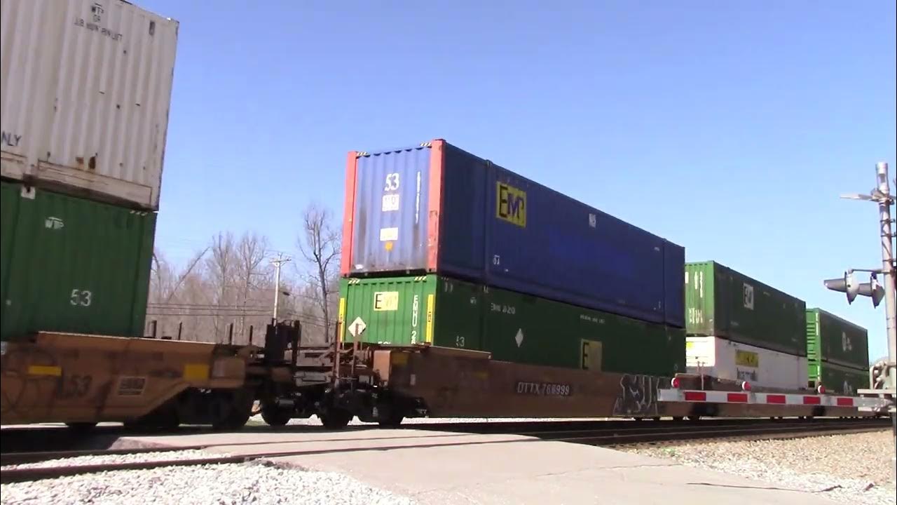 NS #4577 with awesome crew leads NS 29F through Oneida, TN - YouTube