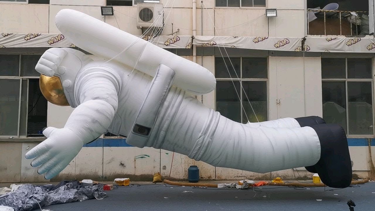 Hanging Inflatable Balloon Spaceman for 2023 #Ceiling Stagedesign ...