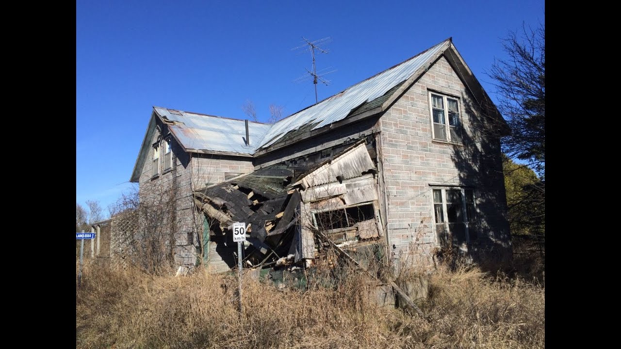Exploring an Old Decaying House in Cavan-Monaghan - YouTube