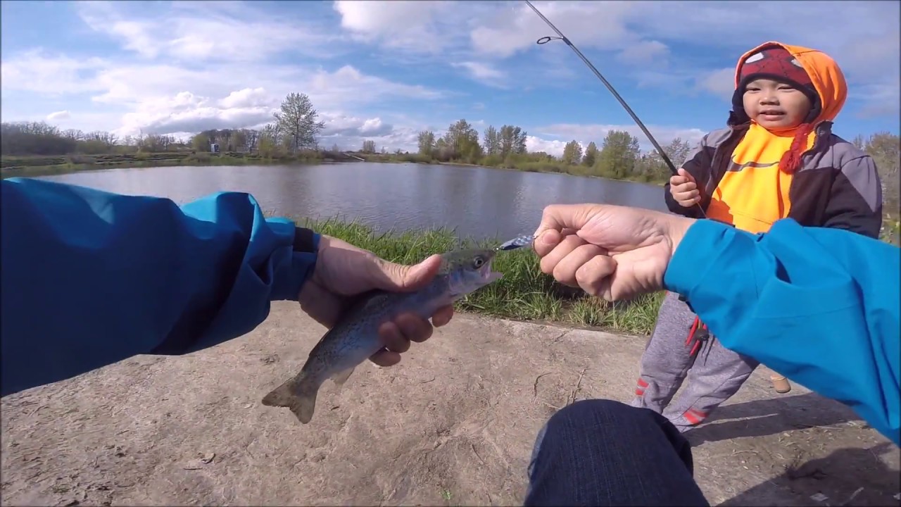 Fishing with a Kastmaster Lure - YouTube