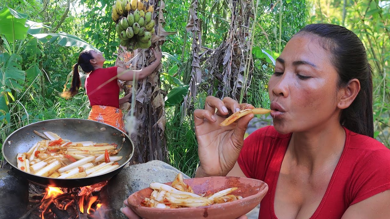 Find meet Ripe banana & Banana tree for food in forest - Cooking Banana ...