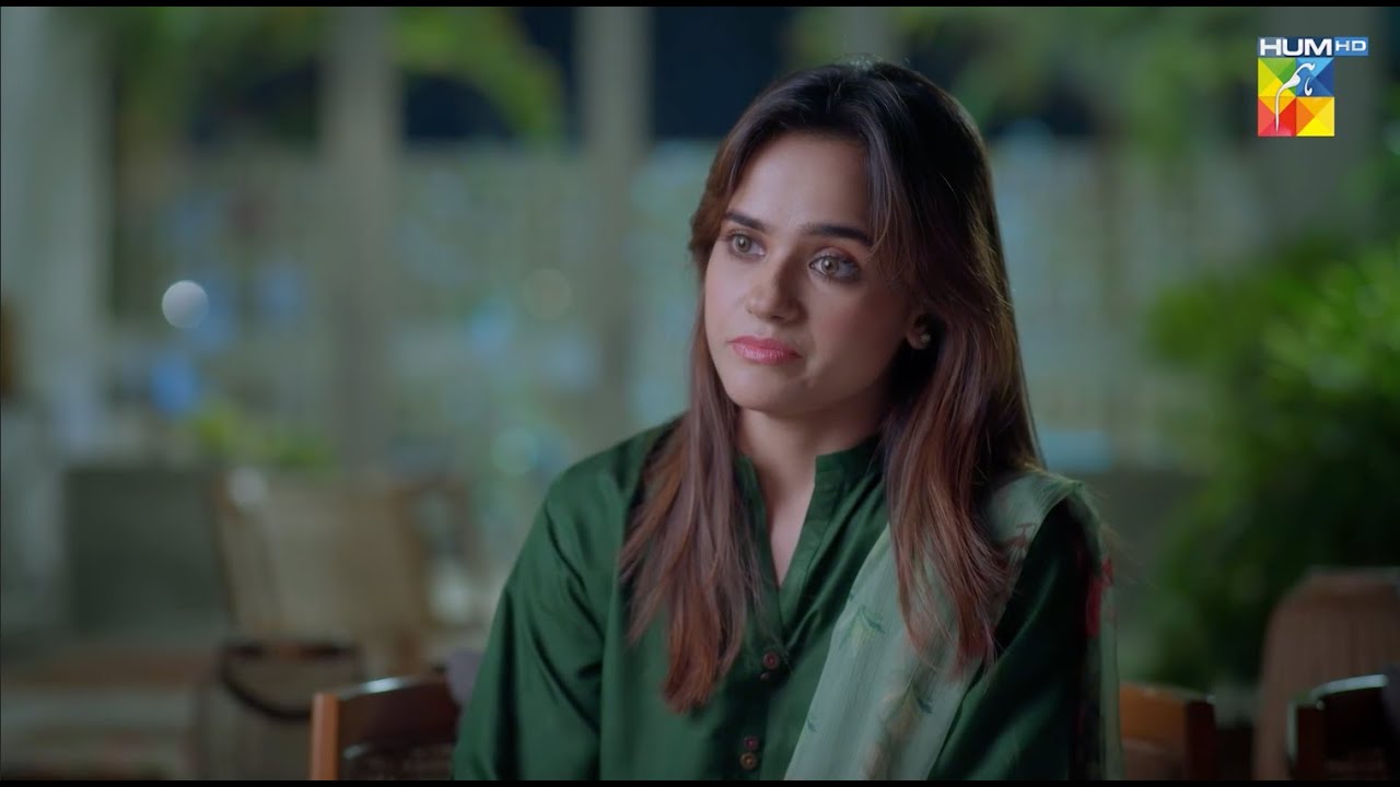 Aurat Ghar Mein Hi Achi Lagti Hai...!! #kinzahashmi #azaansamikhan ...
