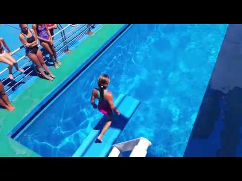 ¡Así se salta en la pileta de Racing! - YouTube