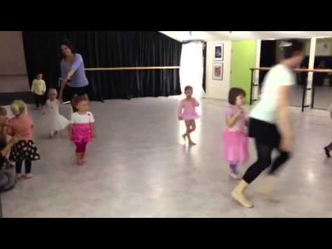 Lilly's first Ballet lesson - YouTube