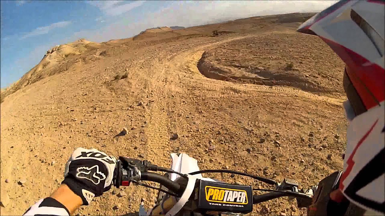 2005 YZ250 Jumping - YouTube