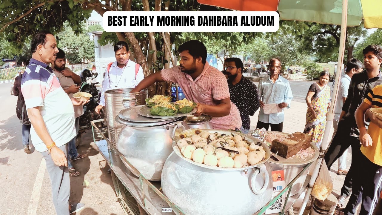 Best Early morning Breakfast in Bhubaneswar | Dahibara Aludum | - YouTube