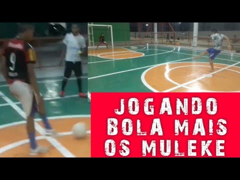 JOGANDO BOLA MAIS OS MULEKE - YouTube