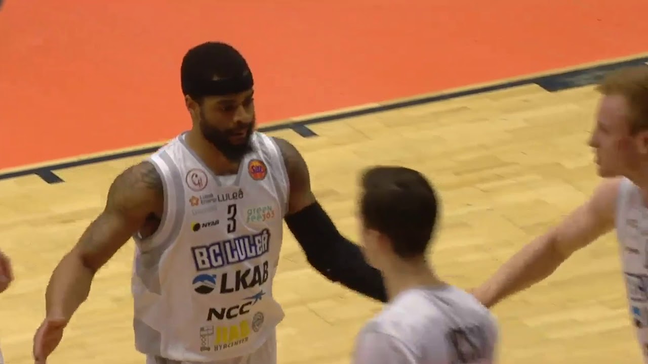 Corban Collins buzzer beater vs Norrköping (Sweden 18/19) - YouTube