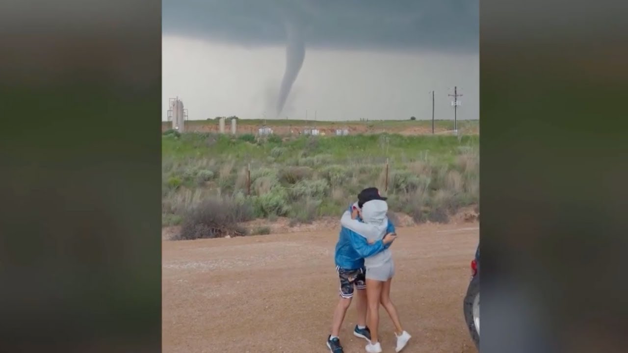Couple Gets Engaged While Tracking A Tornado In Oklahoma - YouTube