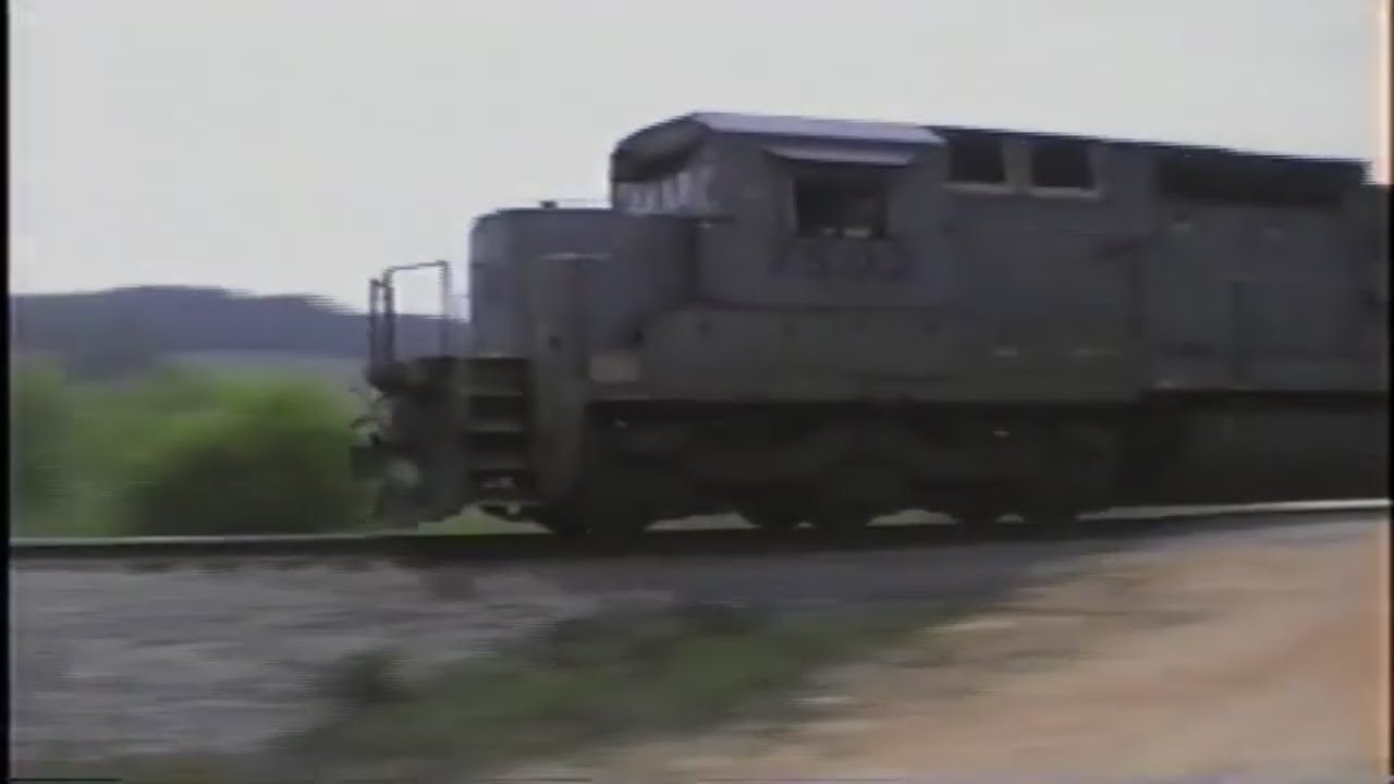 Vintage CSX freight train R685, with U18B in consist. - YouTube