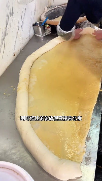 到不了的是远方,回不去的是故乡他乡安抚不了灵魂故乡安置不了肉身,从此便有了漂泊北漂一族的真实生活 热爱工作热爱生活 创业vlog Youtube