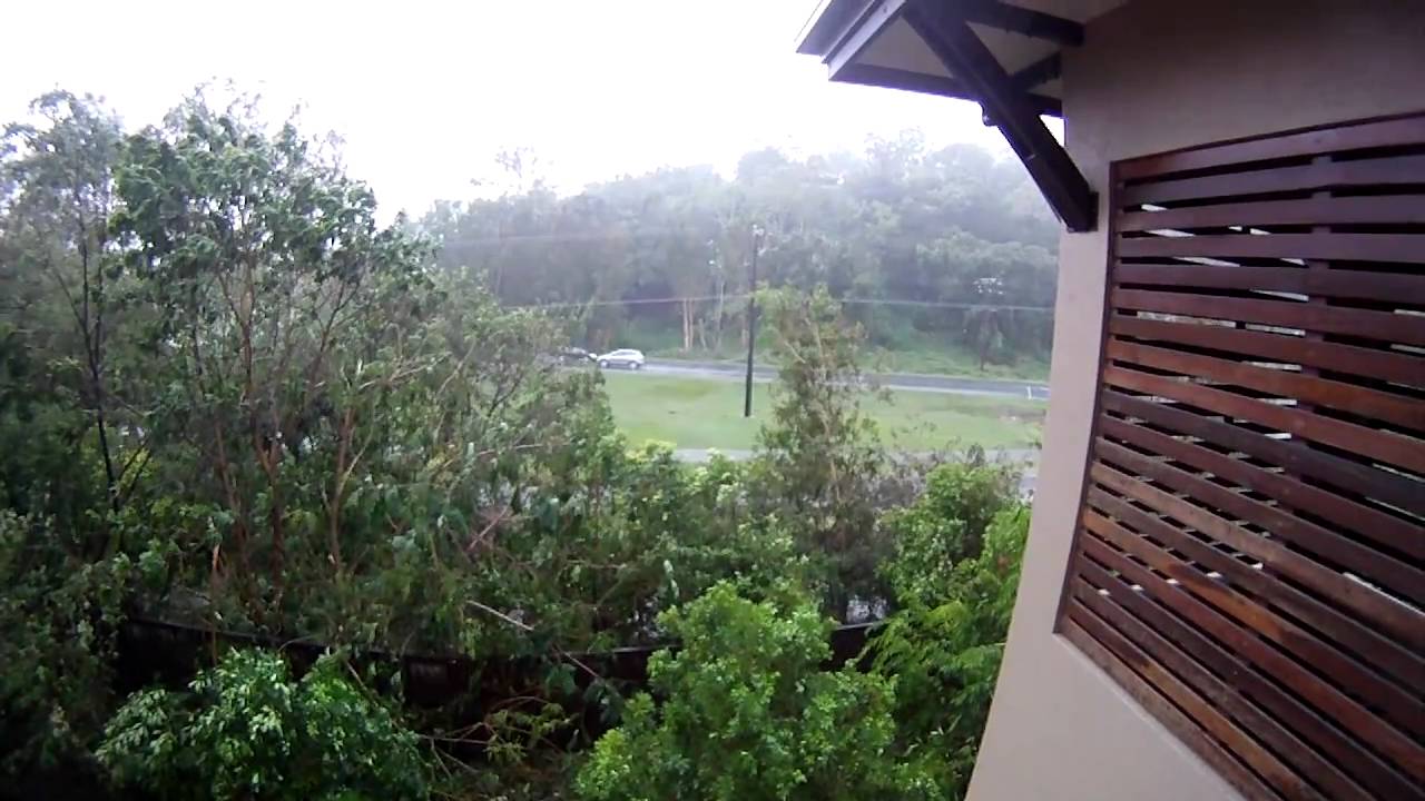 February 3, 2011 Cyclone Yasi trailing edge - YouTube